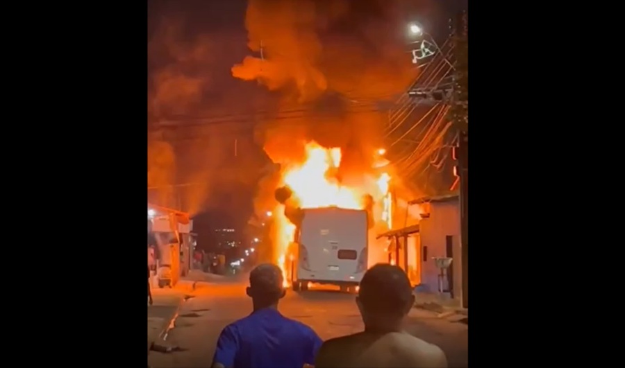 Ônibus pega fogo em Timon e mobiliza Corpo de Bombeiros - Portal VB | O ...